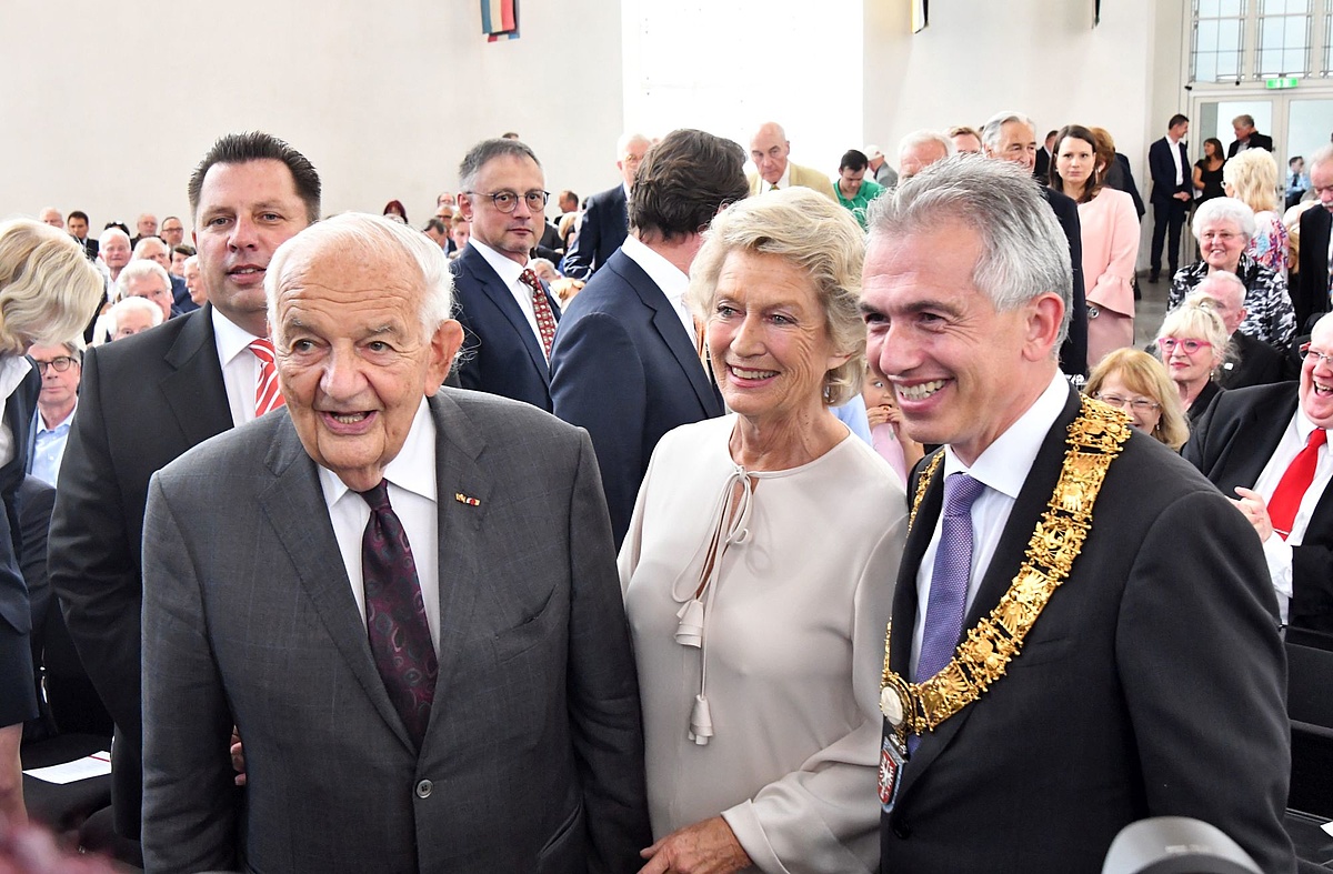 Petra Roth zur Ehrenbürgerin der Stadt Frankfurt ernannt - Frankfurt-Tipp