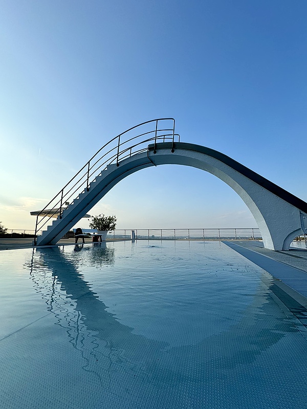 90 years of the Opelbad in Wiesbaden: swimming with a panoramic view ...