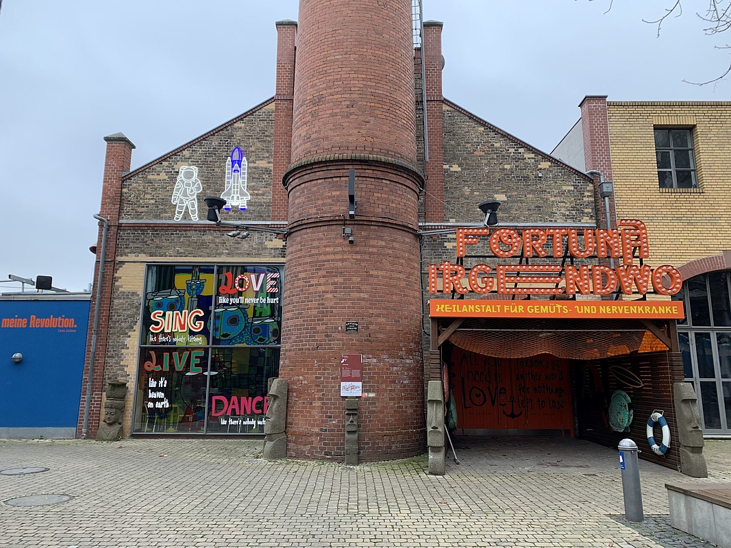 Der Ort ist der Star - Ardi Goldman eröffnet "Fortuna Irgendwo ...